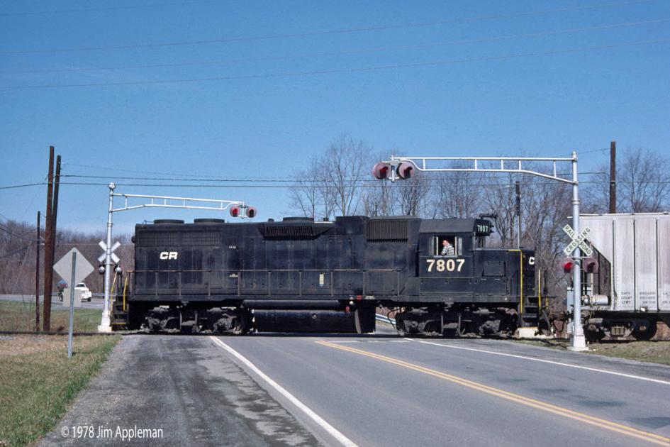 CR 7807 at Watsontown, PA 4/7/1978 | Conrail Photo Archive